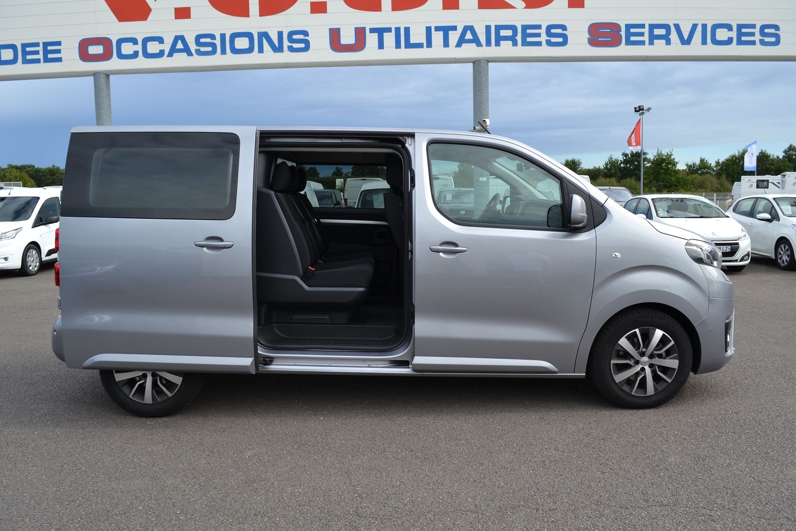 PROACE MEDIUM 2.0 180 BVA CAB APP - tous