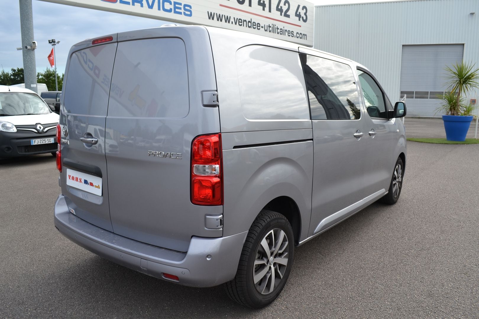 PROACE MEDIUM 2.0 180 BVA CAB APP - tous