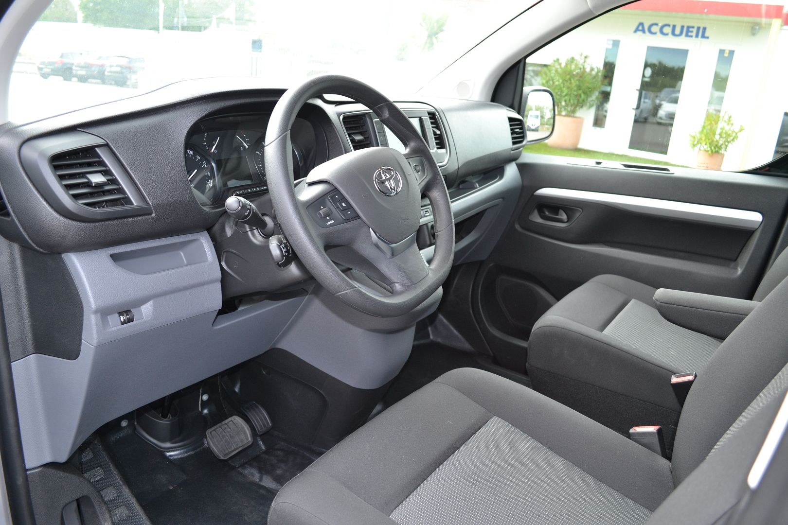 PROACE MEDIUM 2.0 180 BVA CAB APP - tous